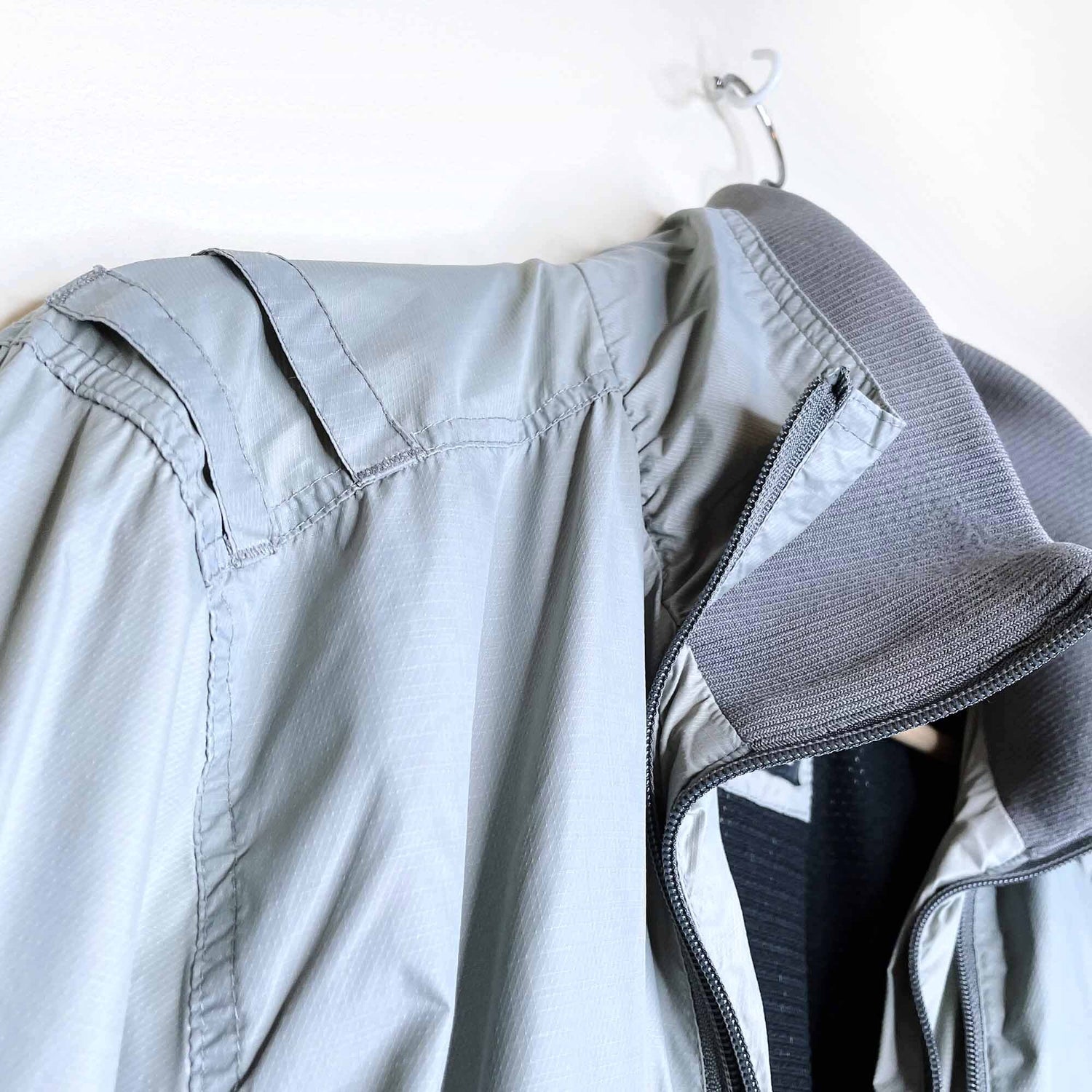 bench grey lined utility bomber jacket - size xl – good market thrift store