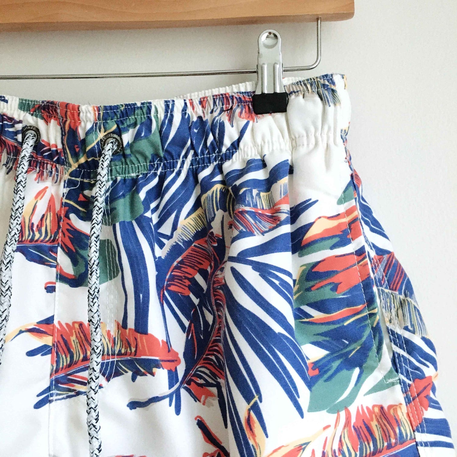 Island Haze tropical leaf swim trunks - size Medium – good market ...