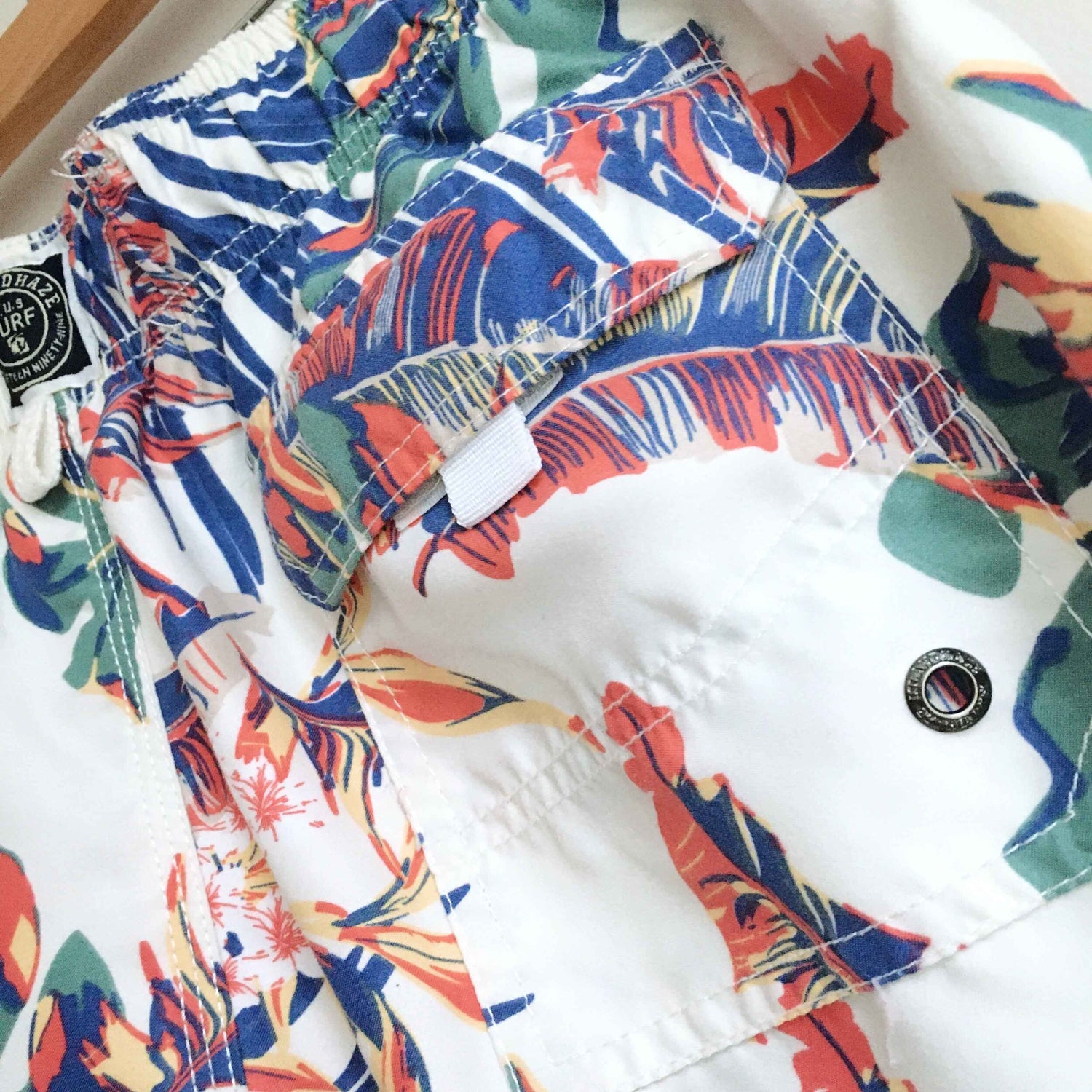 Island Haze tropical leaf swim trunks - size Medium – good market ...